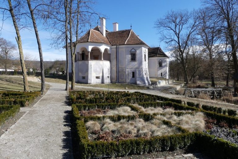 Ce să faci pe lângă Castelul Daniel în Covasna.