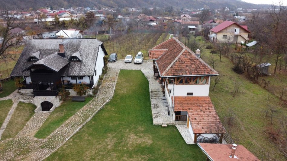 Pentru a redescoperi farmecul autenticitatii de la tara – Satul Banului ...