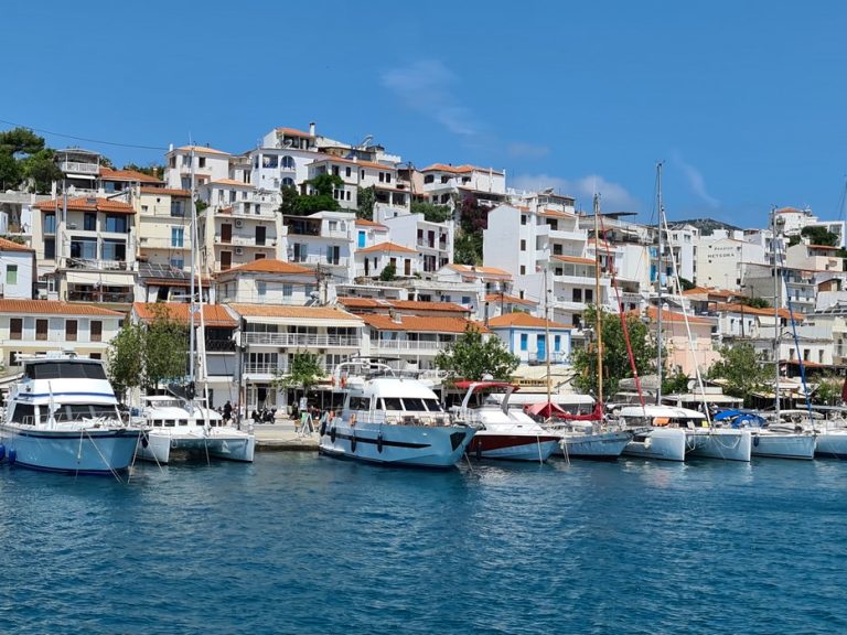 Ce poti sa faci si sa vizitezi in Skiathos. Plaje, obiective istorice ...
